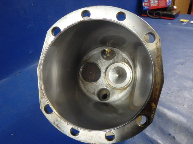 Continental O-470-R AEC65385 Cylinder with Valves ( No piston )